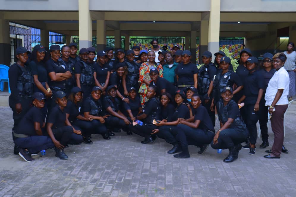A l’écoute des femmes policières de la garde universitaire/Unikin ...