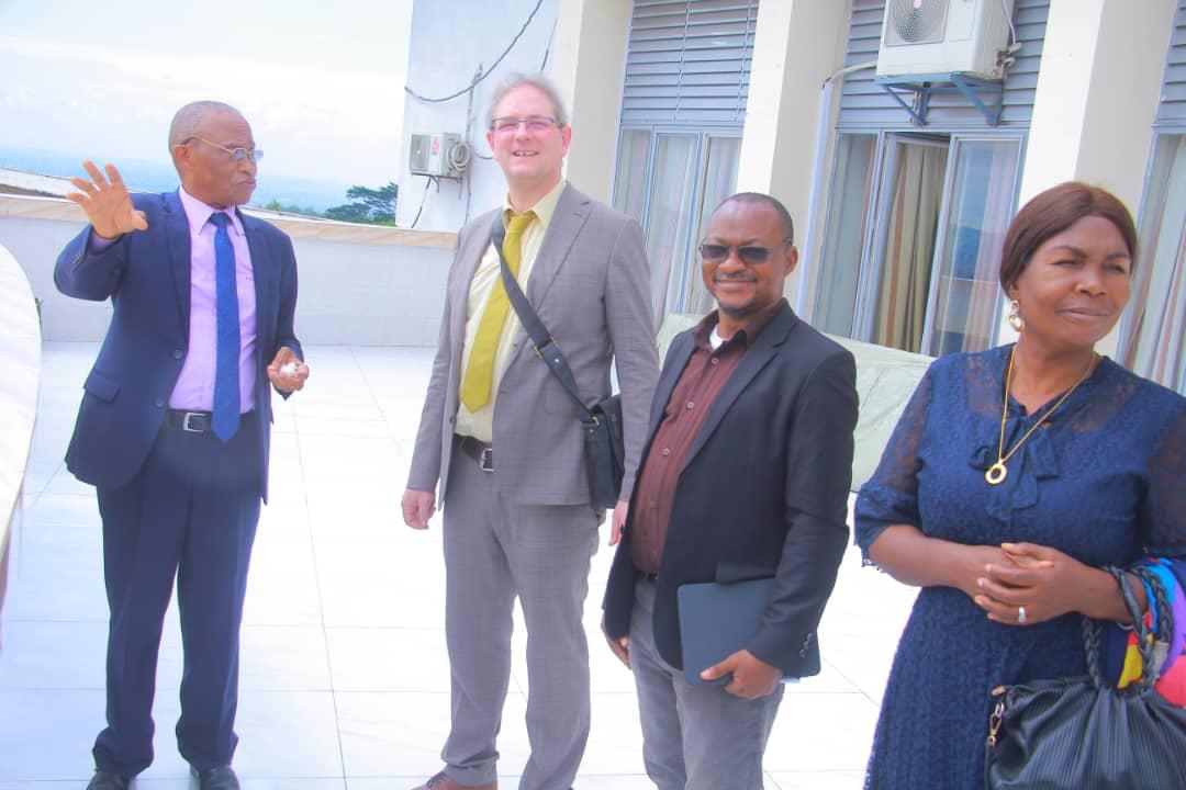 Monsieur le Recteur de l'Université, Professeur Dr. Jean-Marie KAYEMBE ...