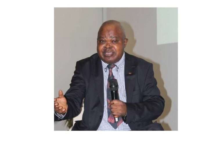 Le doyen de la faculté des lettres, le professeur Pamphile MABIALA ...