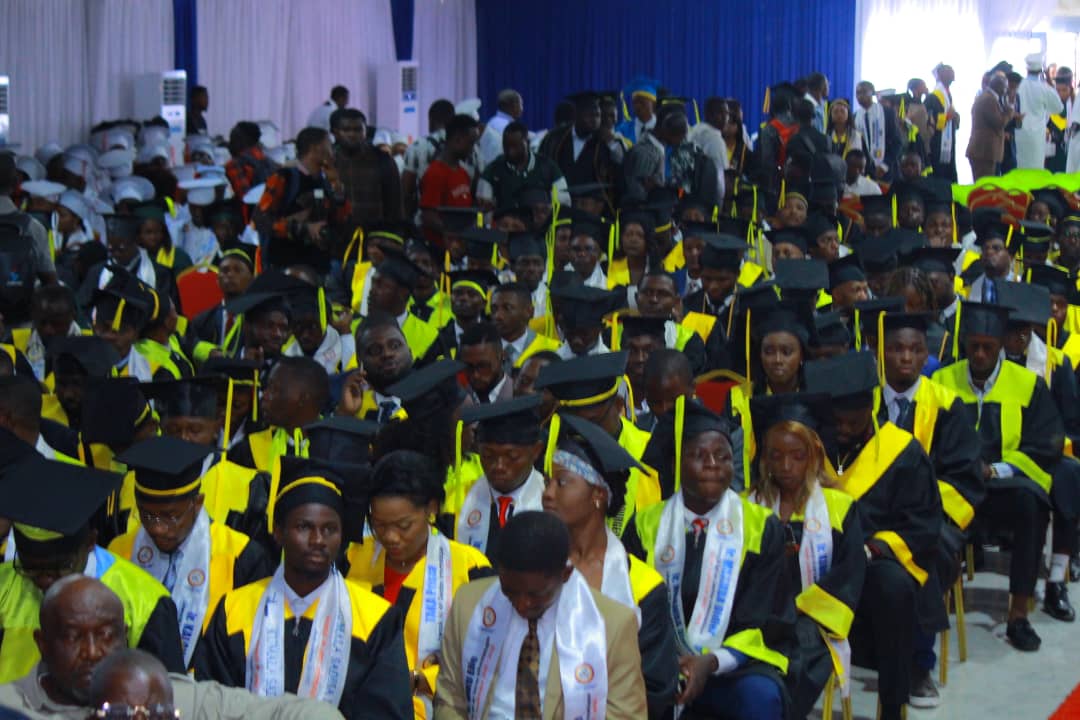 Plus de 2000 lauréats proclamés à l'Université de Kinshasa - Université ...