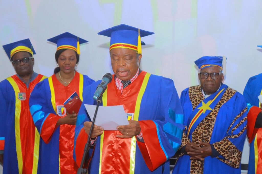L'Université de Kinshasa Honore le Professeur Dr. KOENRAAD DEVRIENDT ...