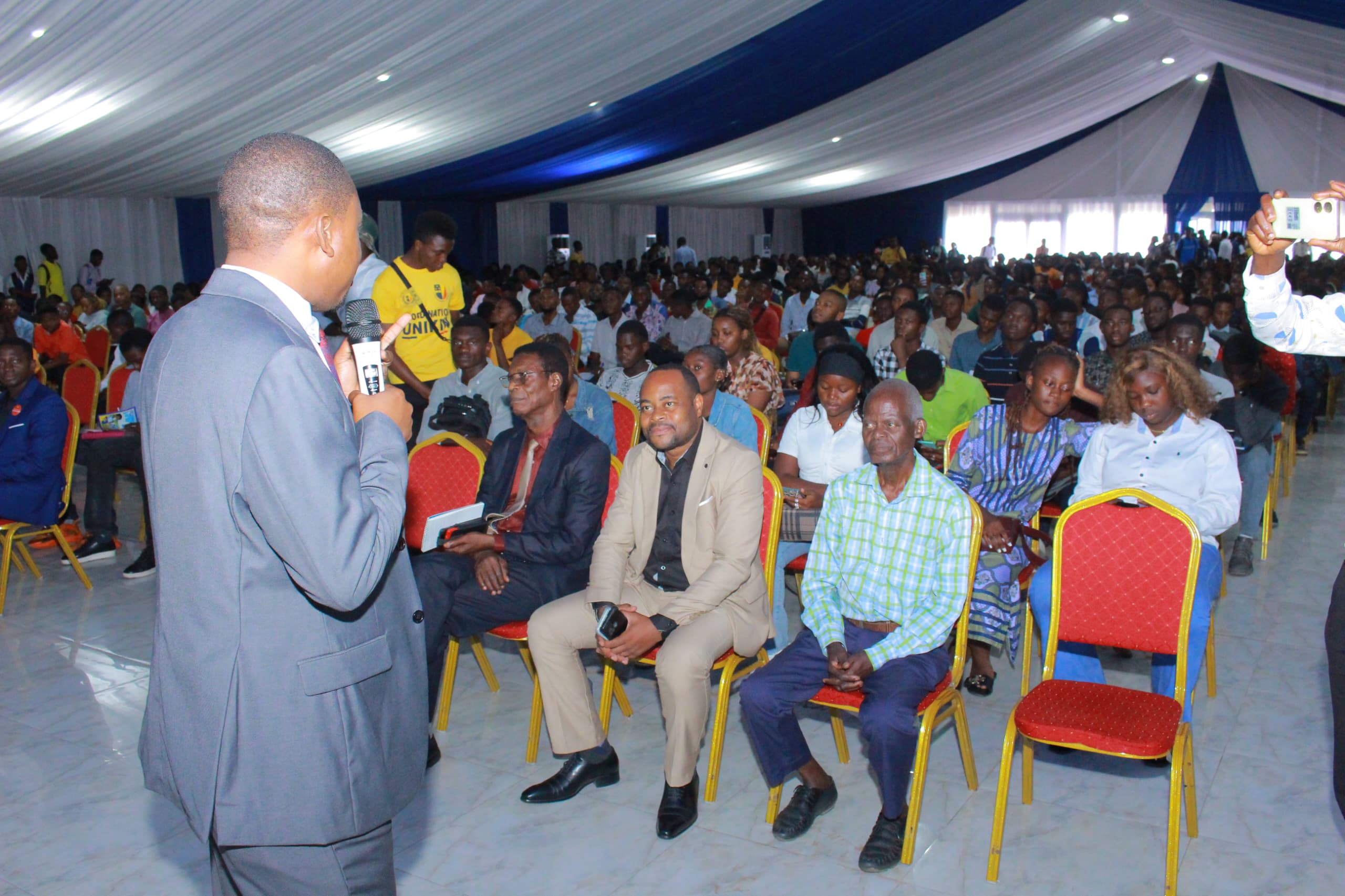 L’Université de Kinshasa forme ses nouveaux inscrits à la citoyenneté ...